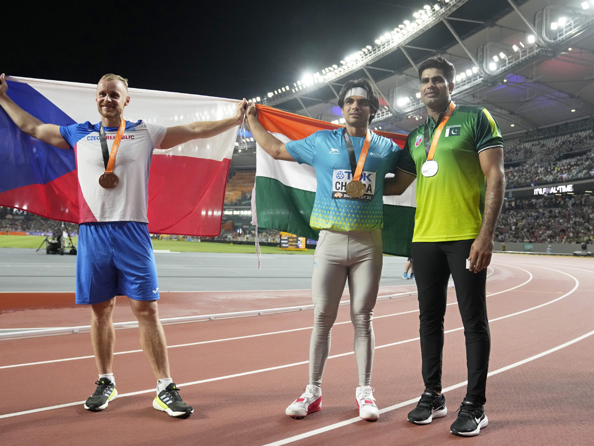 Neeraj Chopra: జావెలిన్ త్రో వరల్డ్ ఛాంపియన్గా నీరజ్ చోప్రా (ఫొటోలు ... Neeraj Chopra: జావెలిన్ త్రో వరల్డ్ ఛాంపియన్గా నీరజ్ చోప్రా (ఫొటోలు ...
